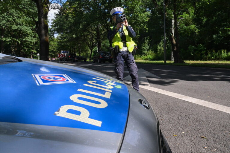W czwartek policyjna akcja Prędkość, więcej patroli na drogach będzie też przez długi weekend ...